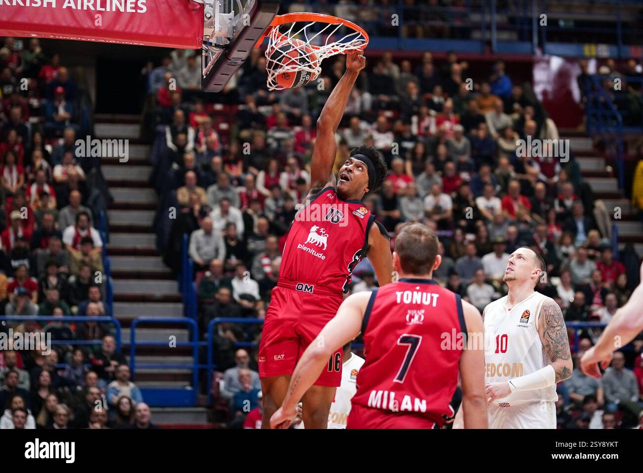 Milan, Italy. 27th Feb, 2025. Zach Leday (EA7 Emporio Armani Olimpia ...