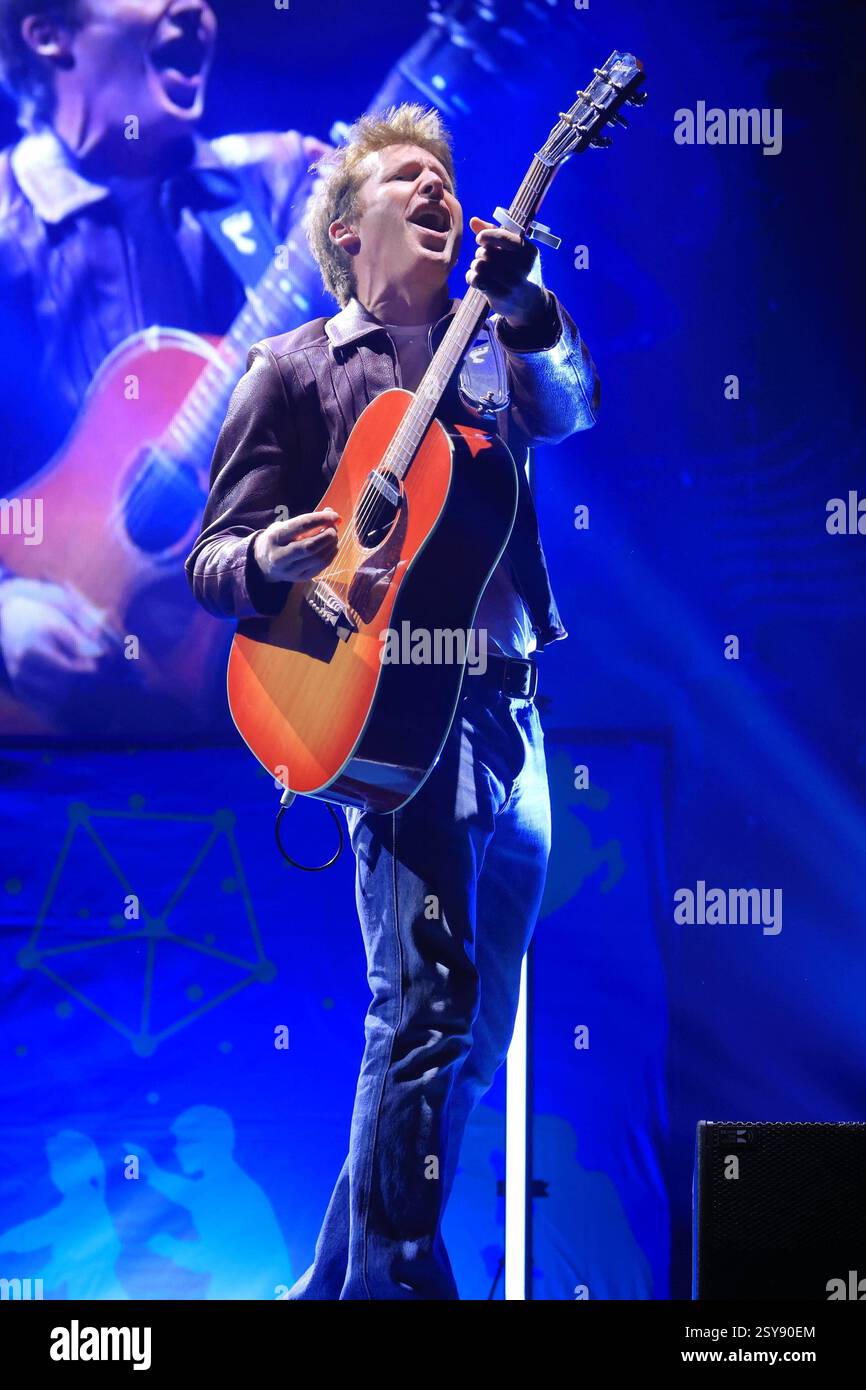 27.02.2025 , James Blunt, Saenger, im Konzert in der Uber arena in ...