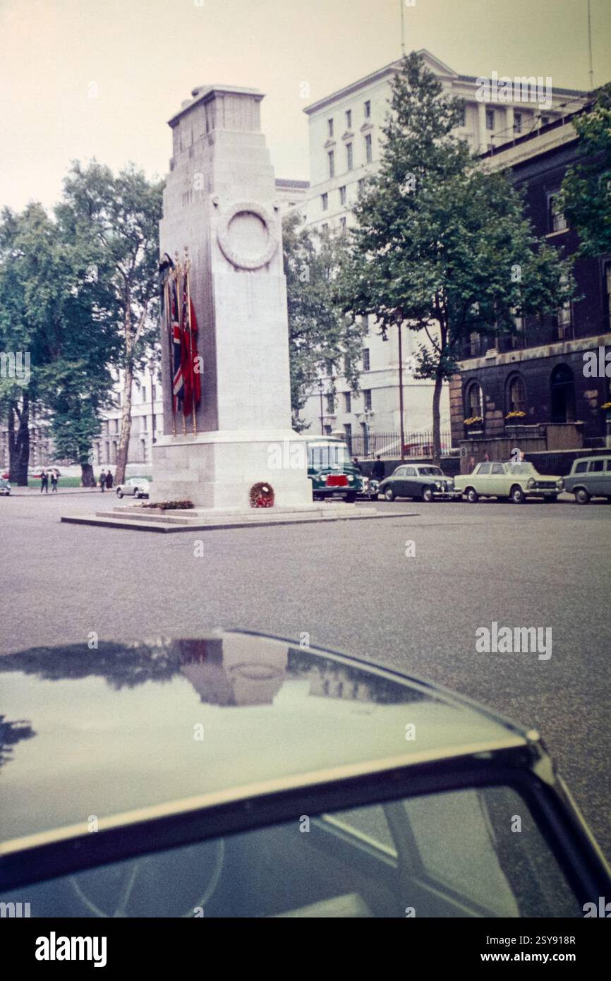 The Cenotaph London with parked period cars circa 1950s - 1960s Stock ...