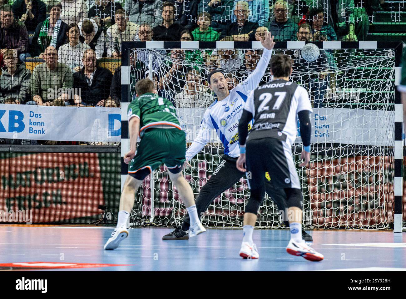 Wetzlar, Deutschland. 27th Feb, 2025. Silvio Heinevetter (THSV Eisenach ...