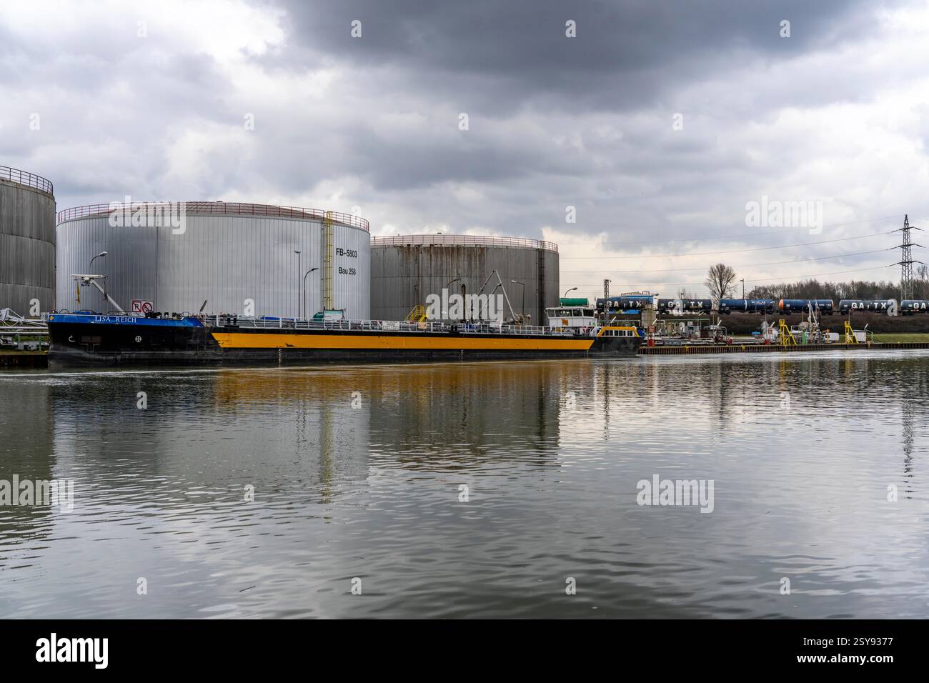 Canal harbour, loading facilities, tank farm for petroleum products of ...