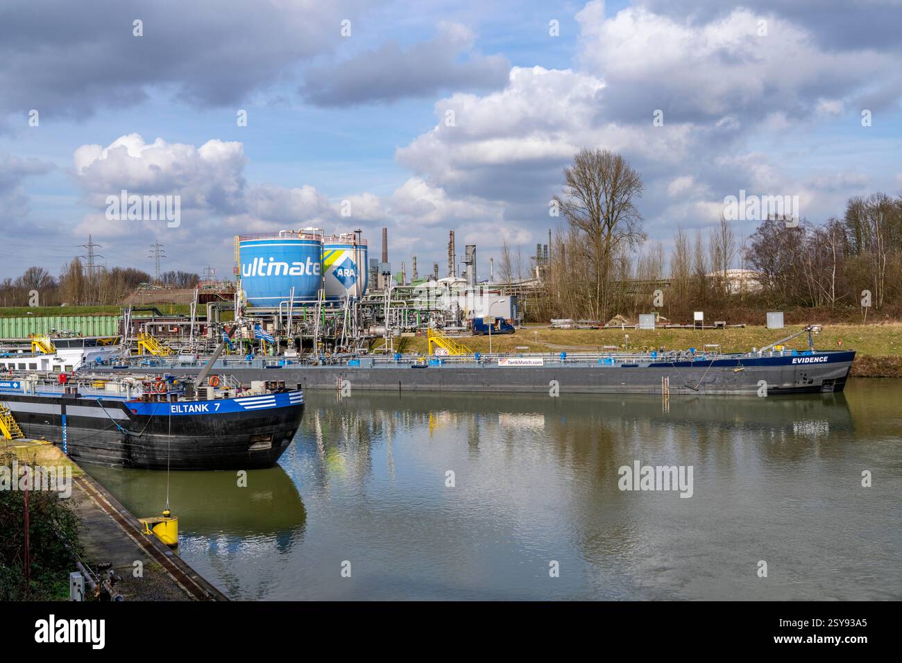 Canal harbour, loading facilities, tank farm for petroleum products of ...