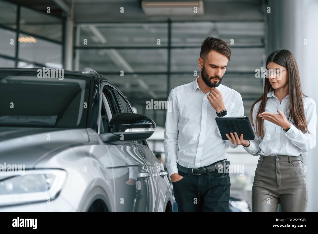 Car dealer using tablet help hi-res stock photography and images - Alamy