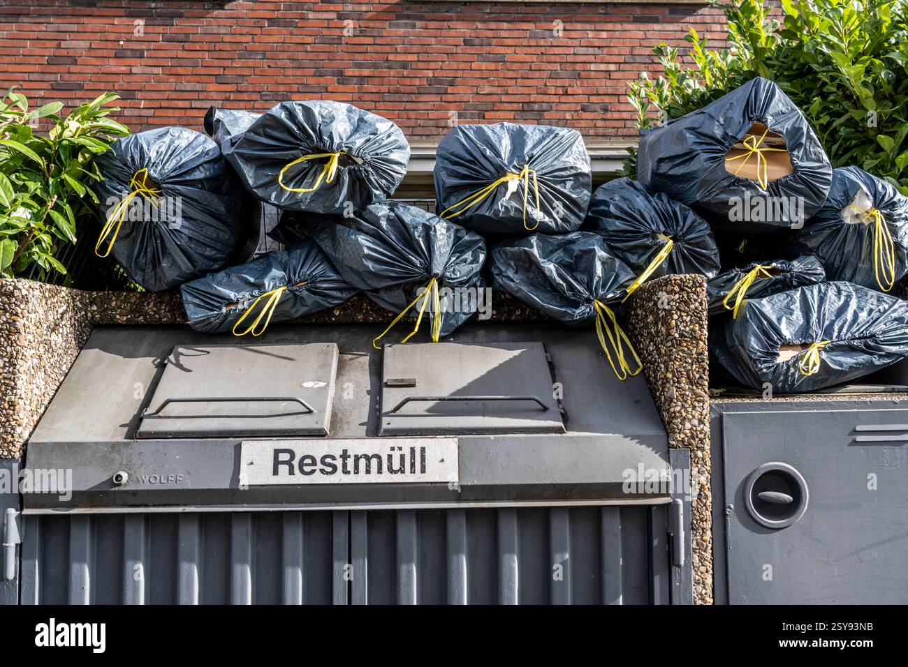 Full residual waste container, private household, apartment building ...