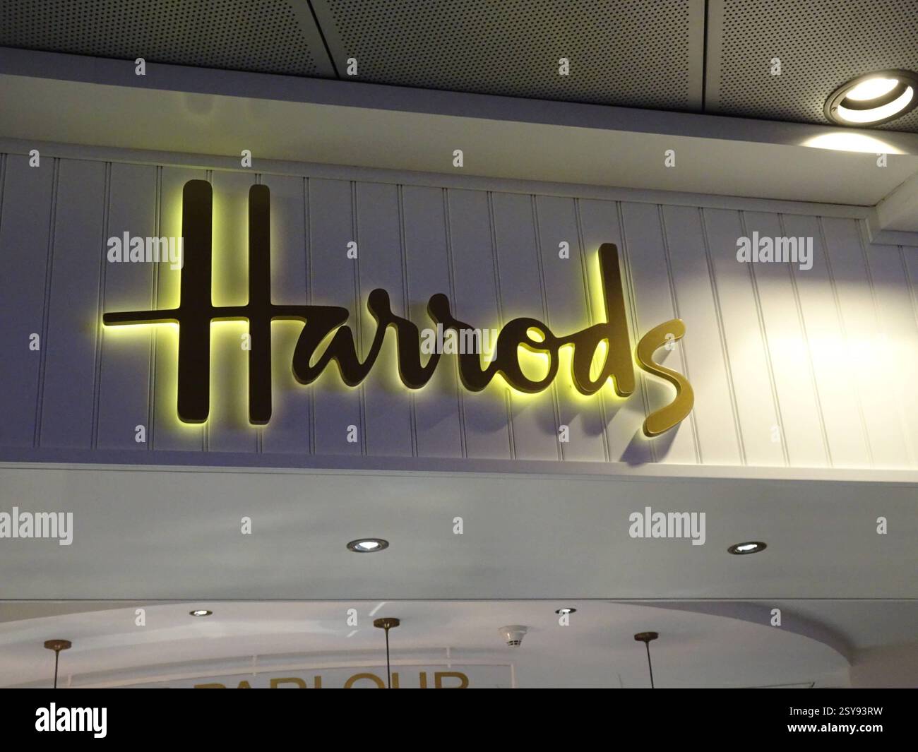 Harrods, Duty Free Shop, Airport, Flughafen, Doha, Qatar, 2025, Manfred ...
