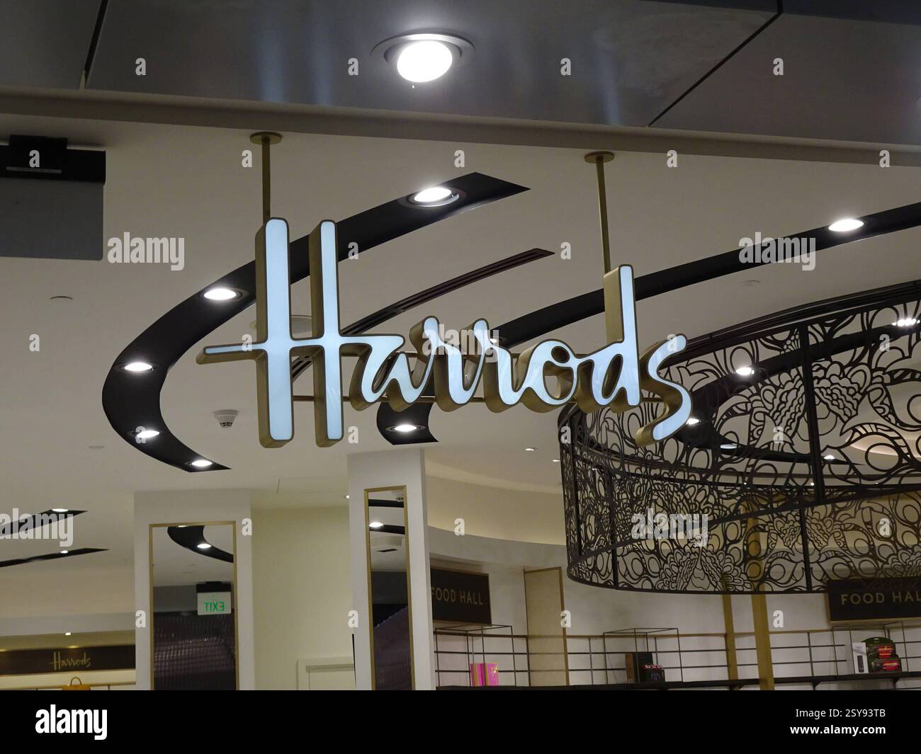 Harrods, Duty Free Shop, Airport, Flughafen, Doha, Qatar, 2025, Manfred ...