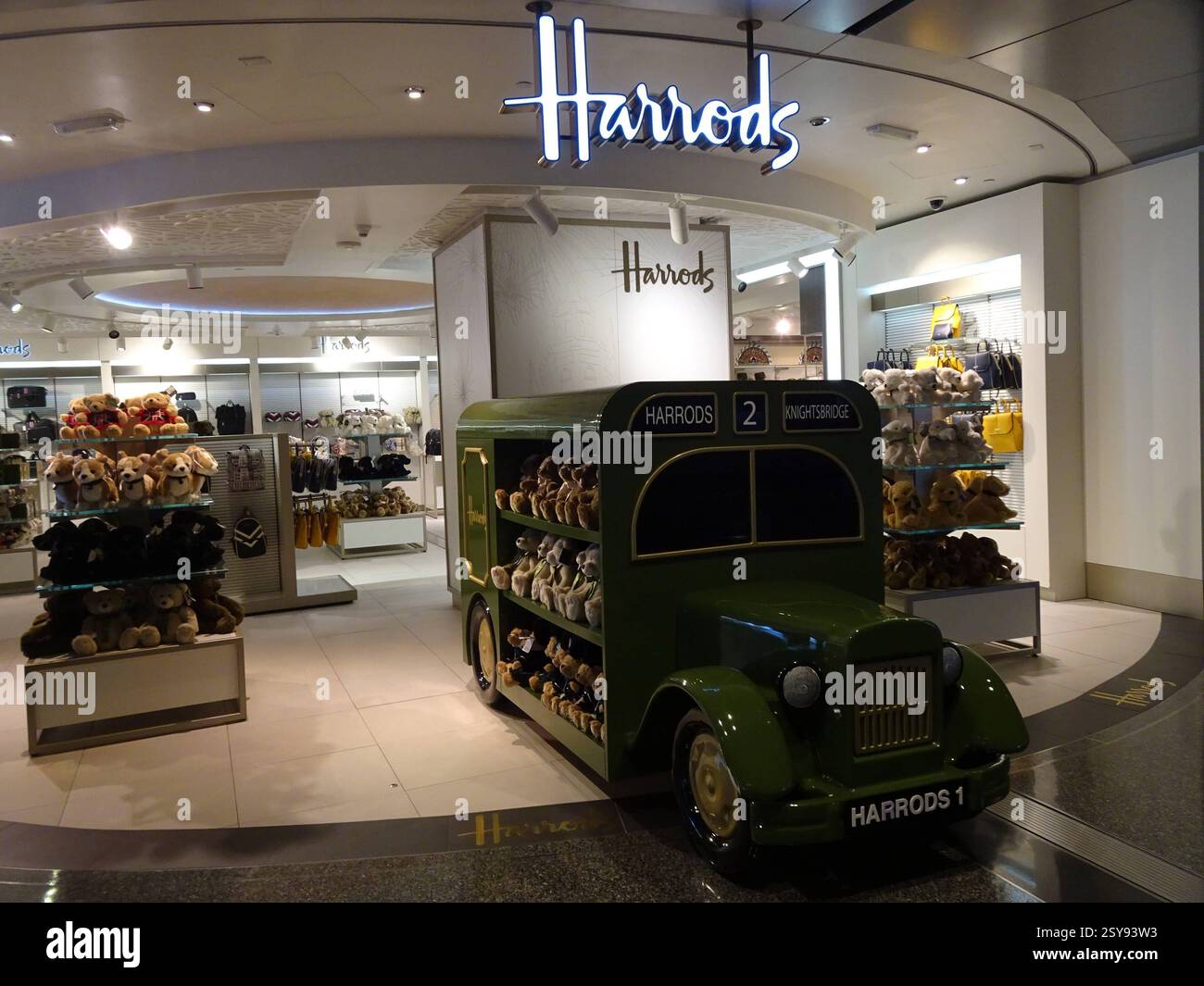 Harrods, Duty Free Shop, Airport, Flughafen, Doha, Qatar, 2025, Manfred ...