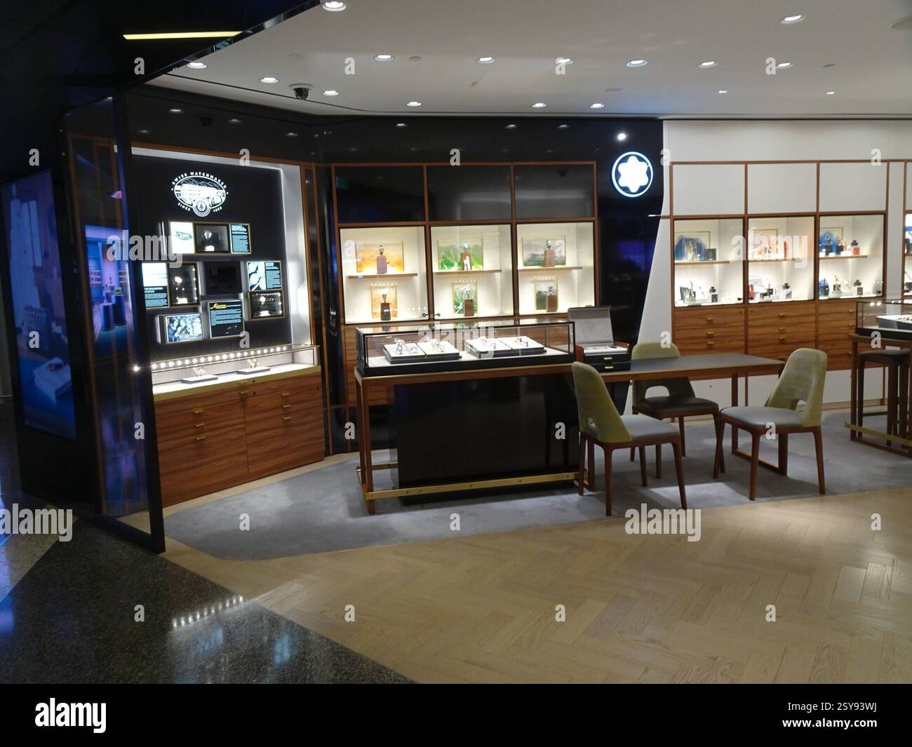Montblanc, Duty Free Shop, Airport, Flughafen, Doha, Qatar, 2025 ...