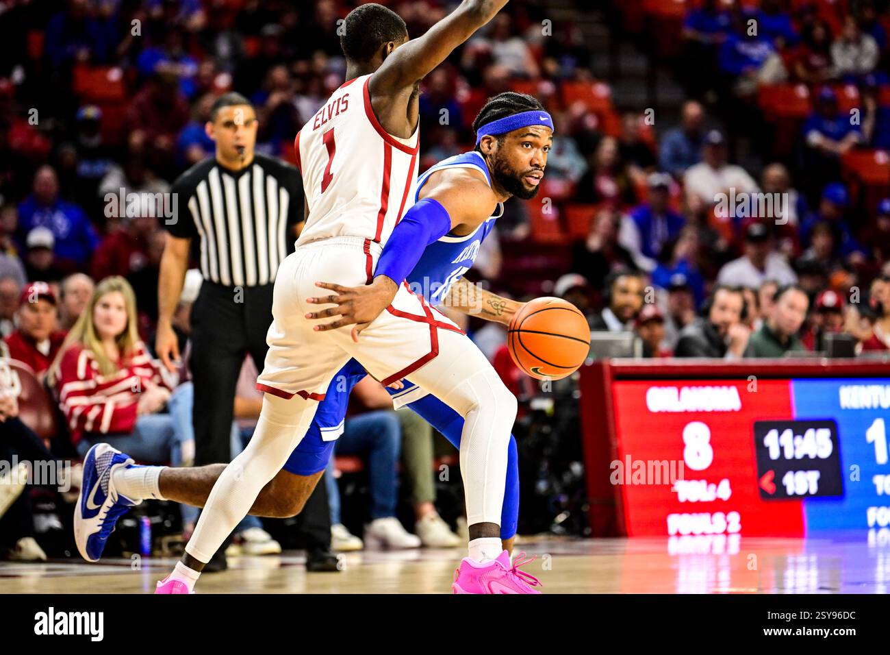 Kentucky forward Ansley Almonor (15) drives against Oklahoma guard Kobe ...