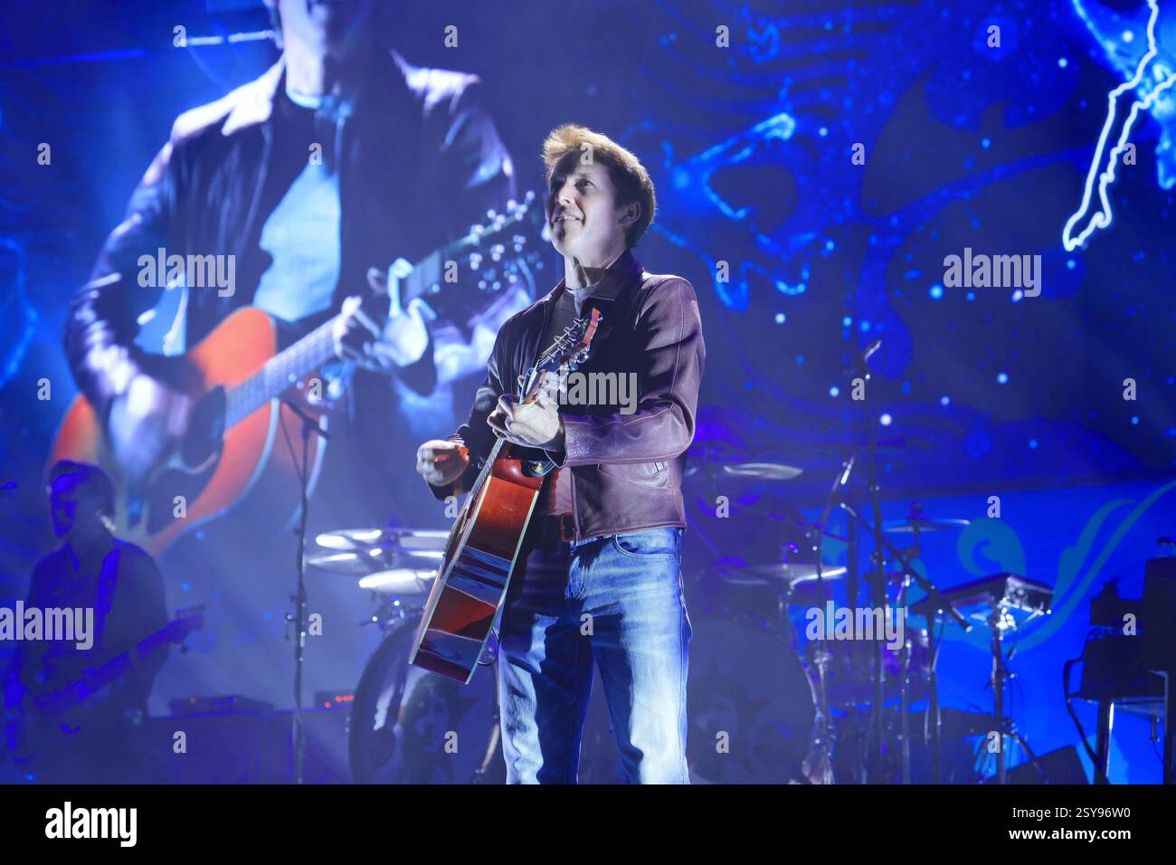 27.02.2025 , James Blunt, Saenger, im Konzert in der Uber arena in ...