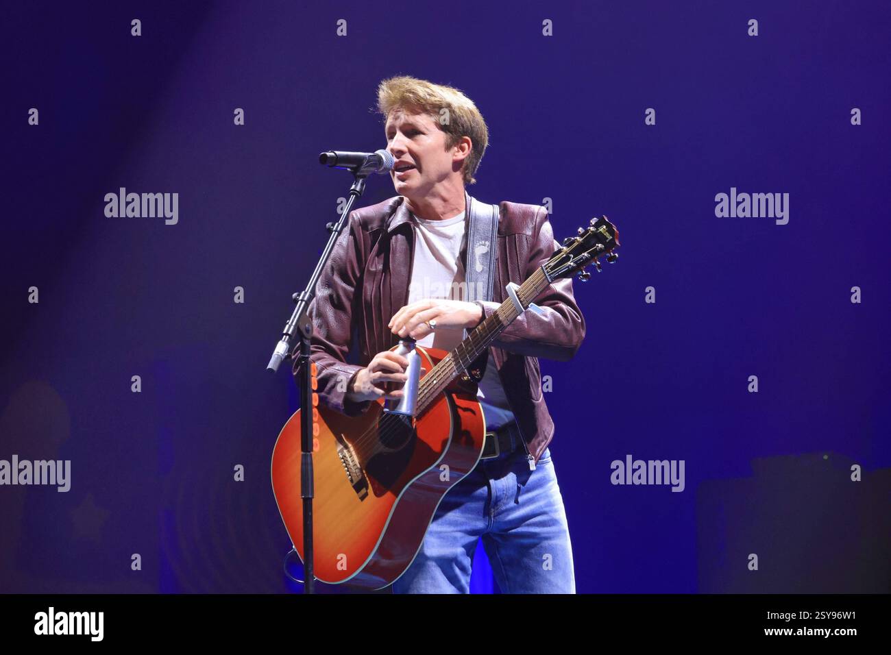 27.02.2025 , James Blunt, Saenger, im Konzert in der Uber arena in ...