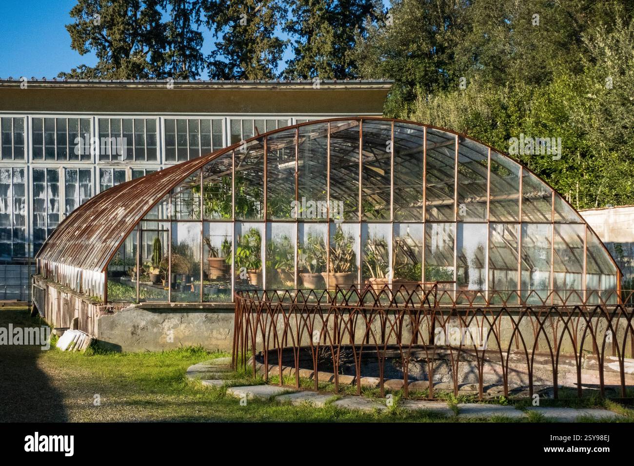 Vintage greenhouse hi-res stock photography and images - Alamy
