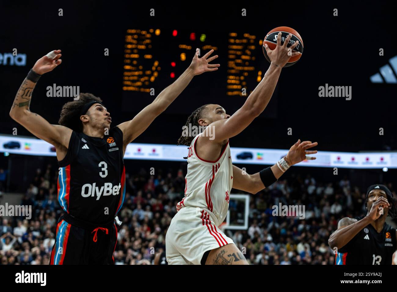 Paris, Frankreich. 27th Feb, 2025. Carsen Edwards (FC Bayern Muenchen ...