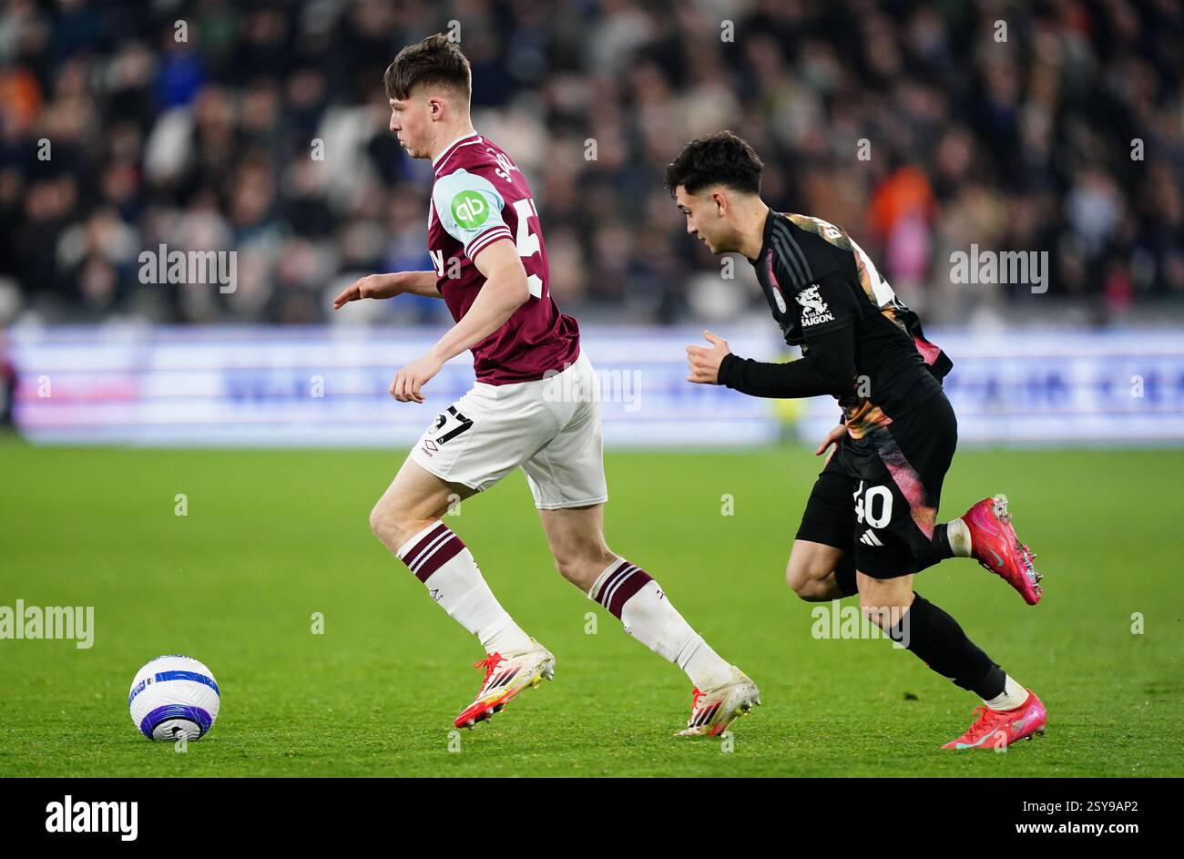West Ham United's Oliver Scarles (left) and Leicester City's Facundo ...