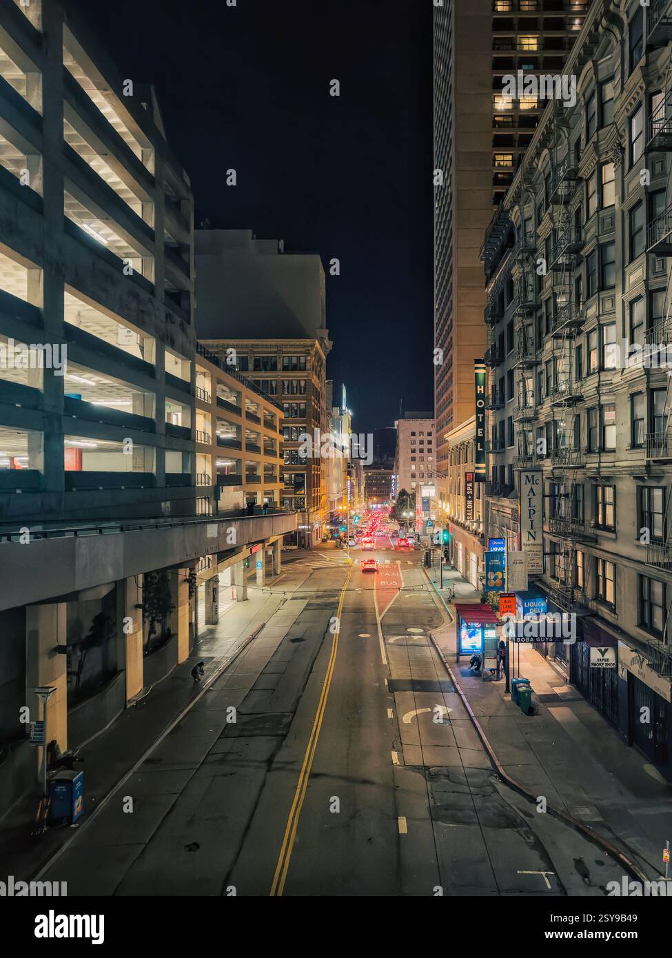 Nighttime urban street view hi-res stock photography and images - Alamy