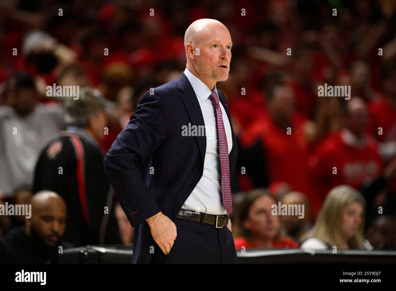 Maryland head coach Kevin Willard in action during the first half of an ...