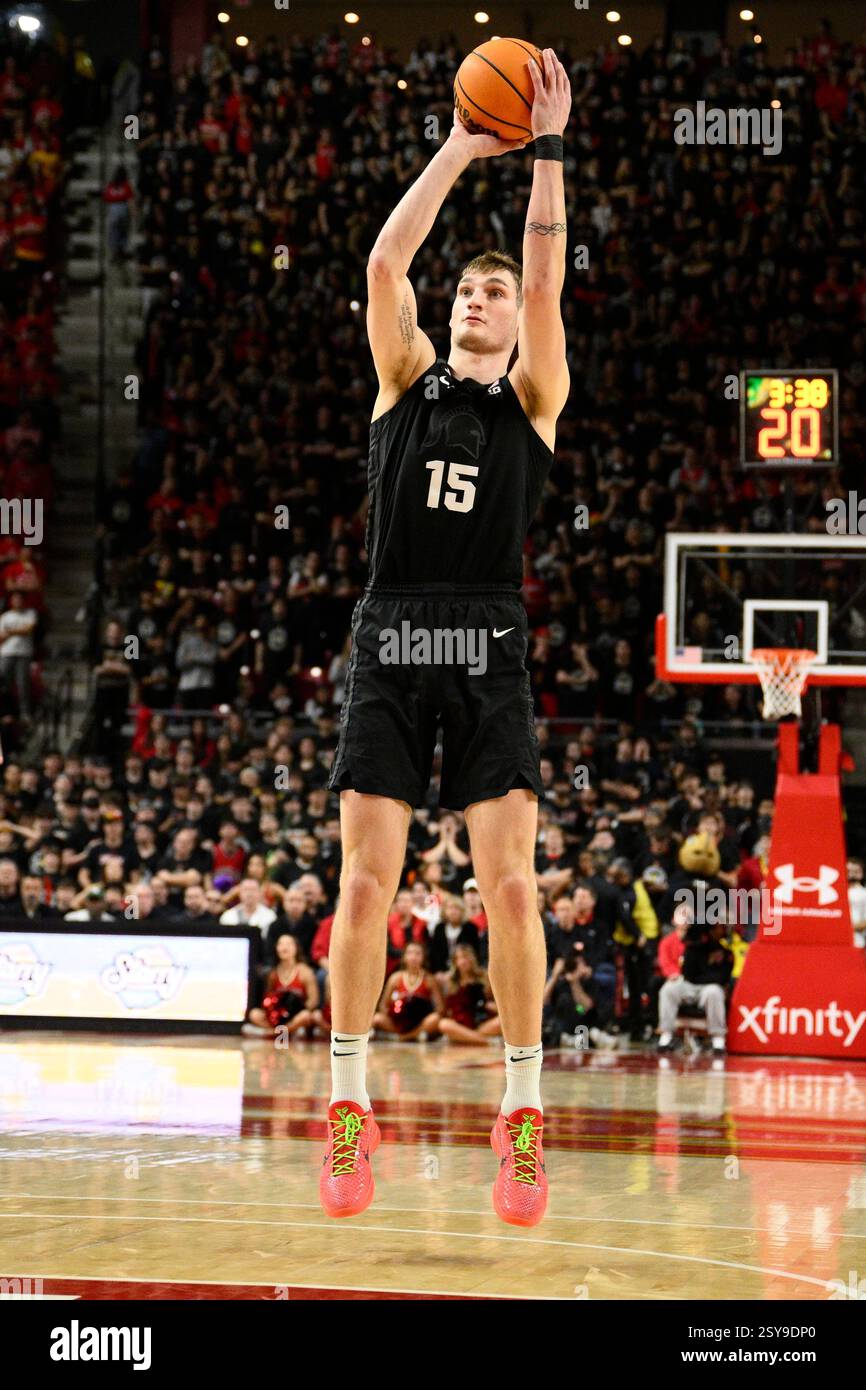 Michigan State center Carson Cooper (15) in action during the first ...