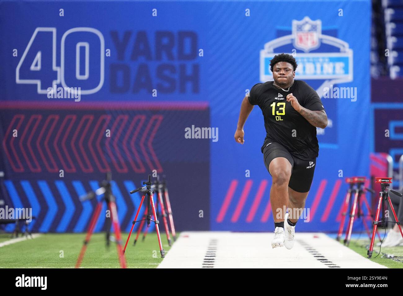 Arkansas defensive lineman Eric Gregory runs the 40-yard dash at the ...