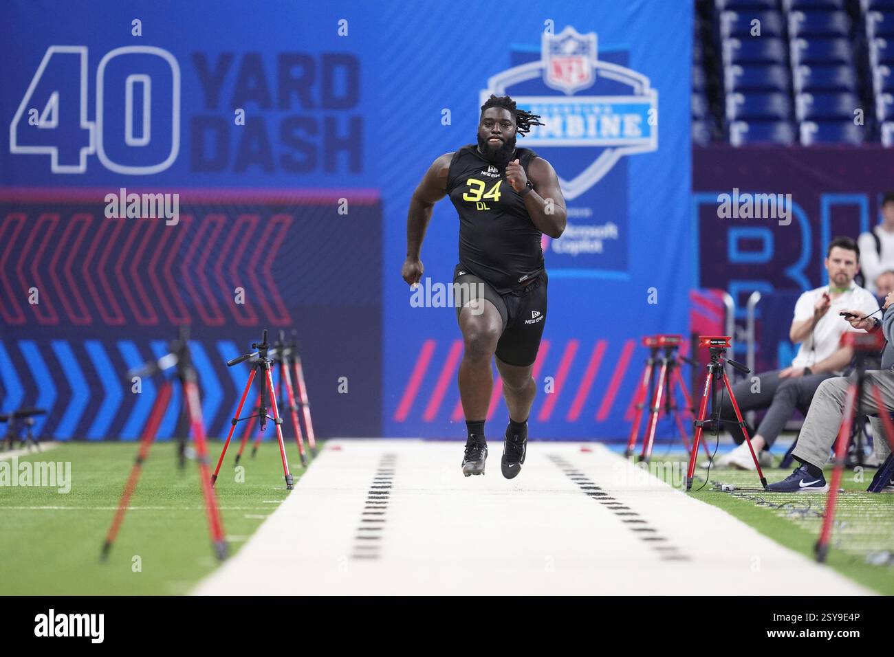 Georgia defensive lineman Nazir Stackhouse runs the 40-yard dash at the ...