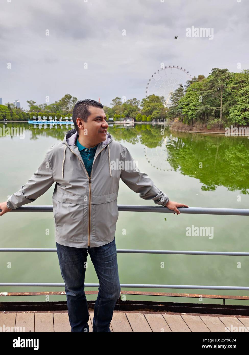 40-year-old dark-skinned Latin man enjoys a day of relaxation in CDMX ...