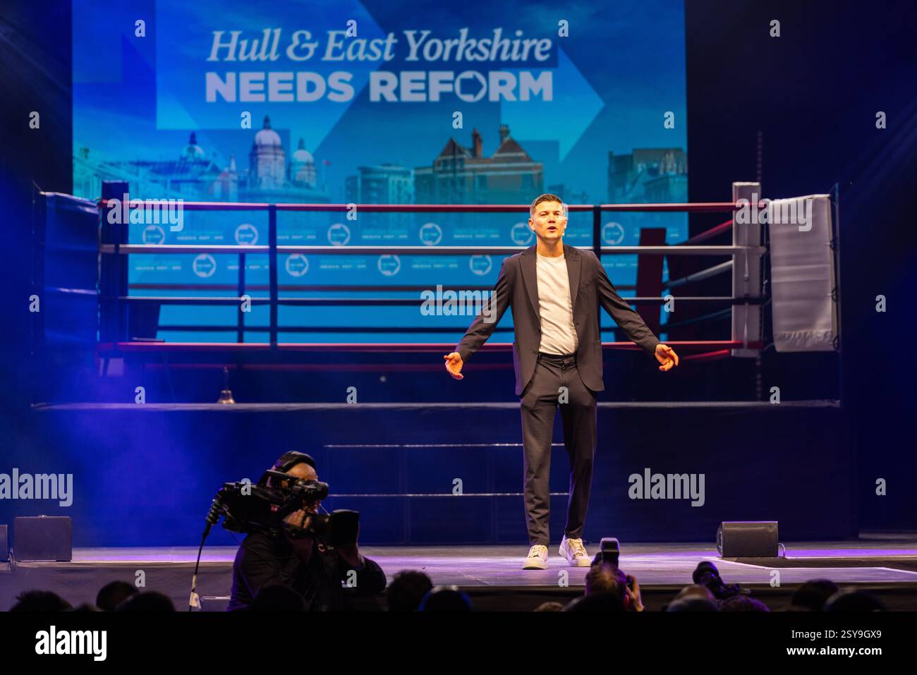 Hull, UK. 27 FEB, 2025. Luke Campbell MBE gives first speech after ...