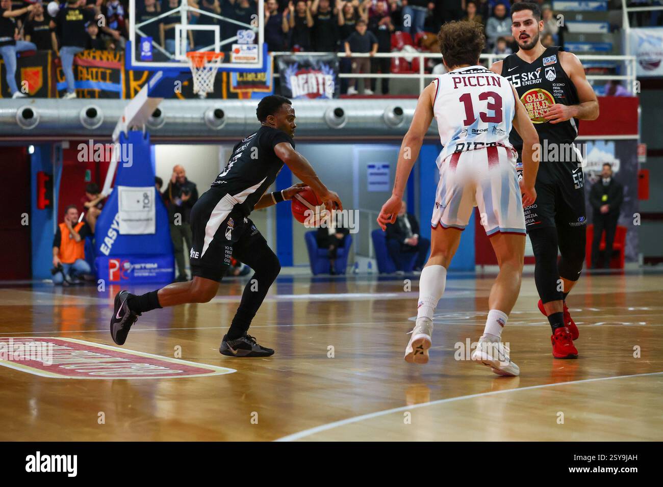 2/26/2025 - Anthony Hickey - Apu Old Wild West Udine during Real ...