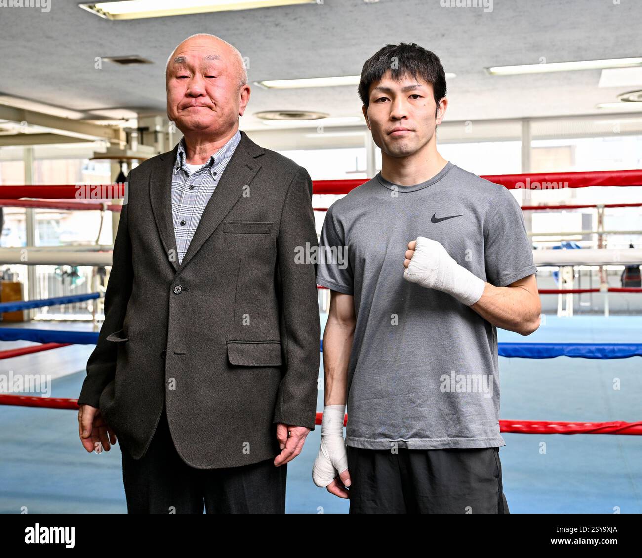 Seigo Yuri Akui (R), WBA flyweigh champion of Japan and Moriyasu Boxing ...