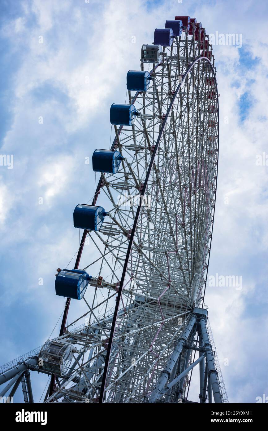 The Tempozan Giant Ferris Wheel at the Tempozan Harbor Osaka, Japan ...