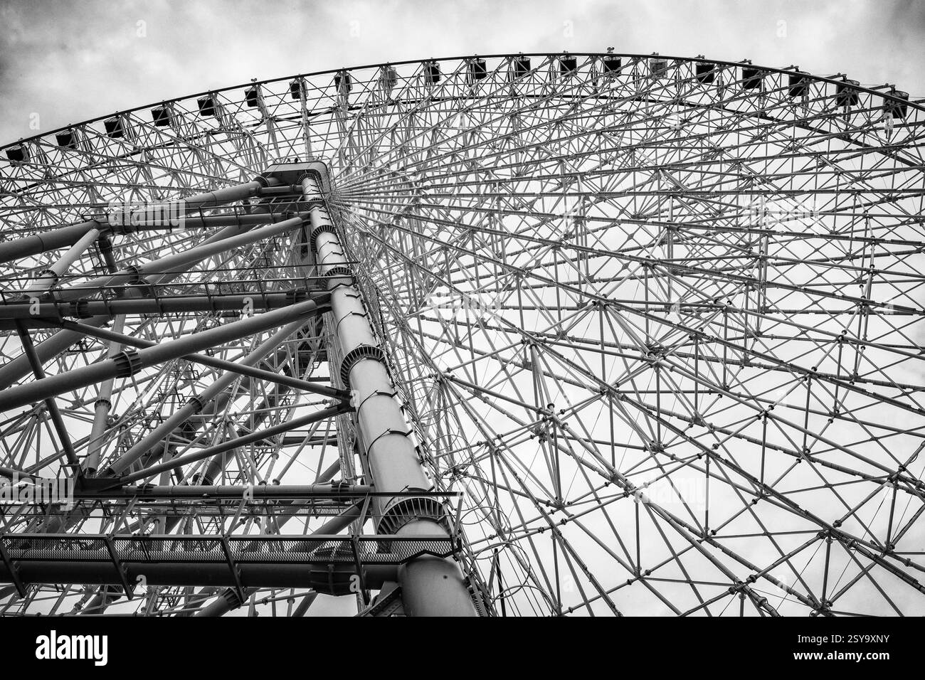 The Tempozan Giant Ferris Wheel at the Tempozan Harbor Osaka, Japan ...
