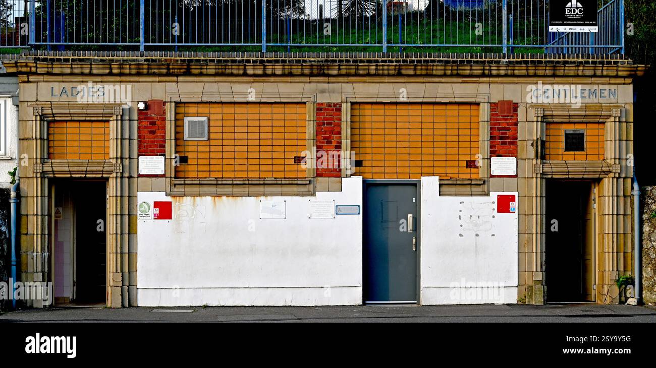 Shorefields Toilets. Old style toilet block at Westcliff on Sea, City ...