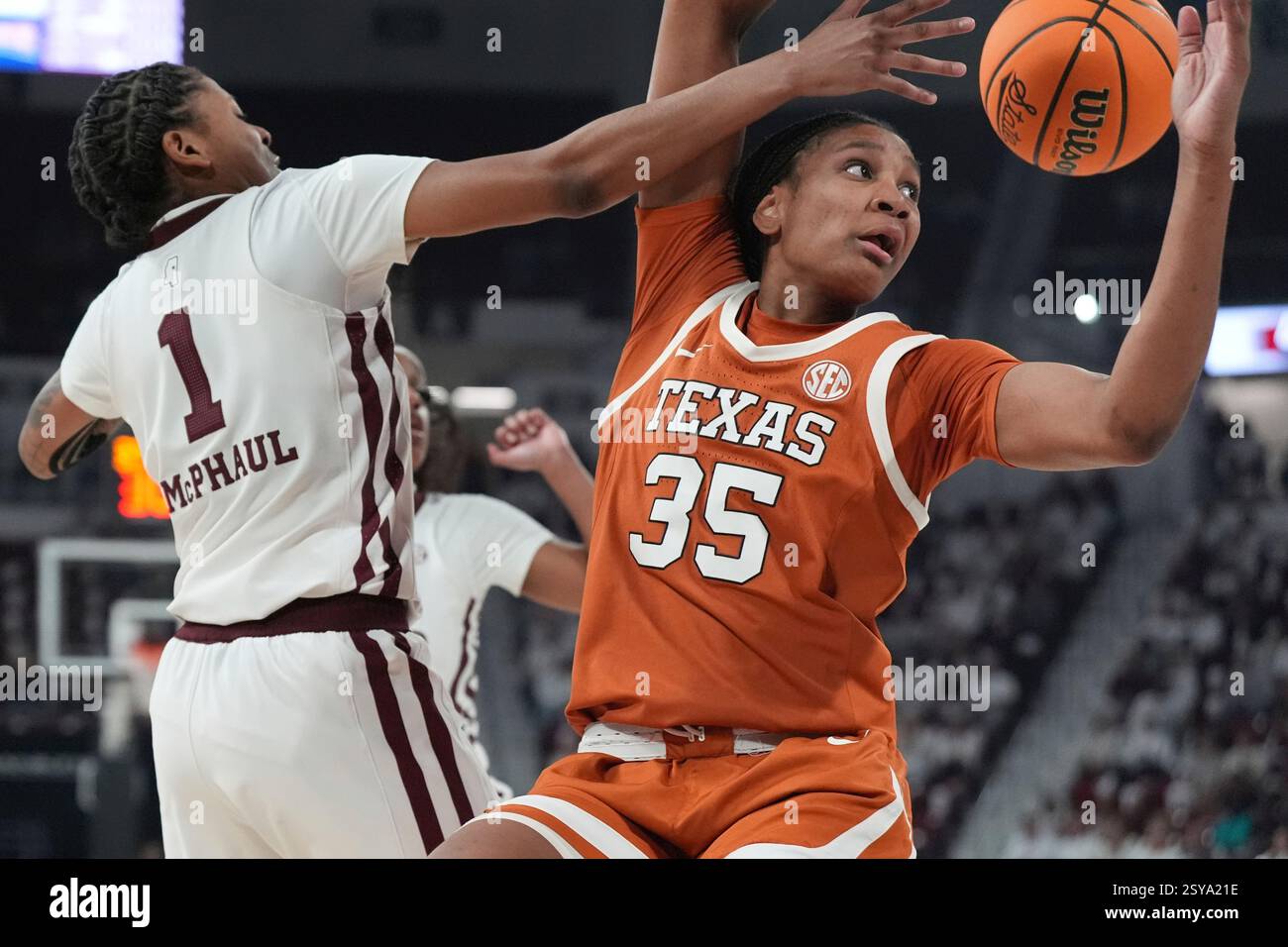 Mississippi State guard Destiney McPhaul (1) knocks the ball away from ...