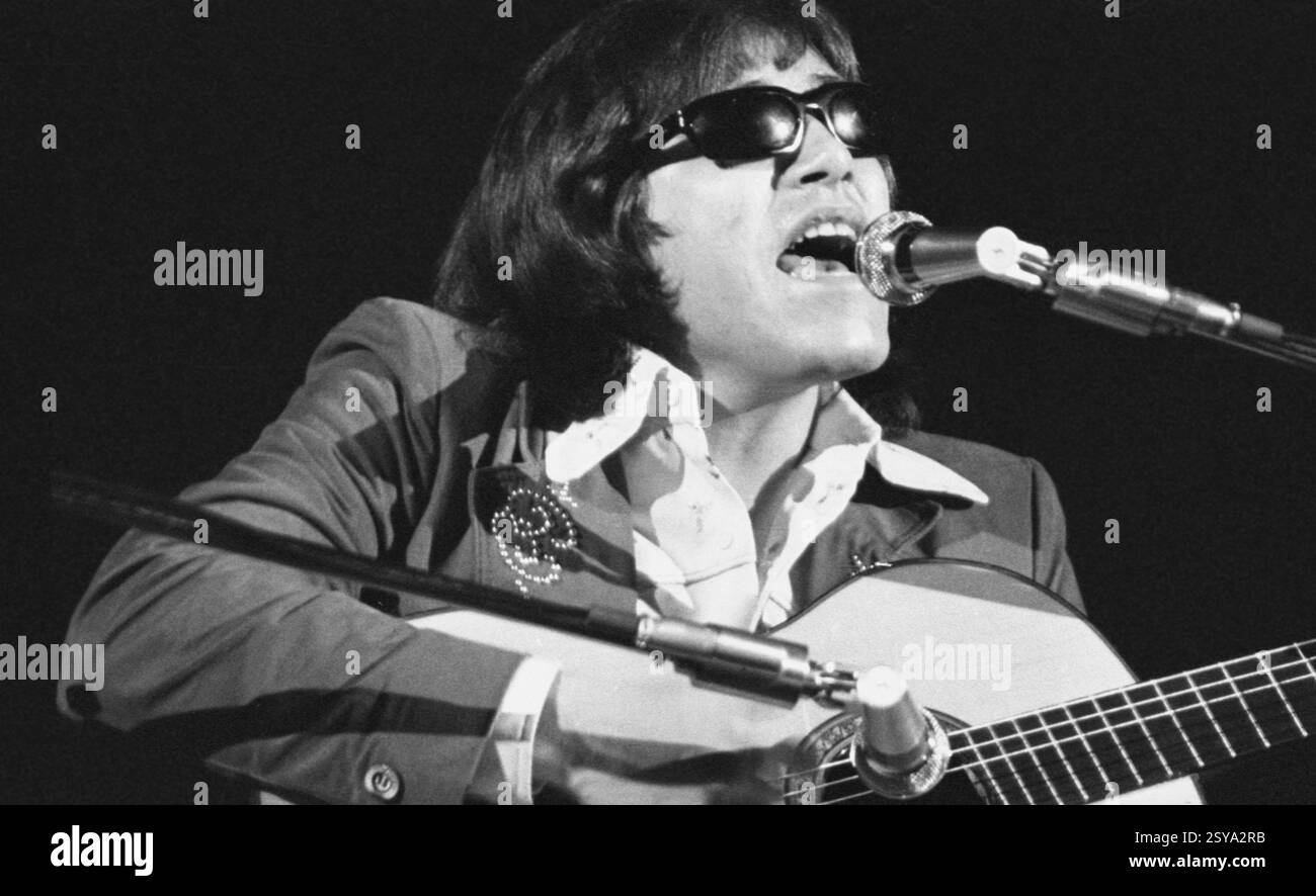 Singer jose feliciano hi-res stock photography and images - Alamy