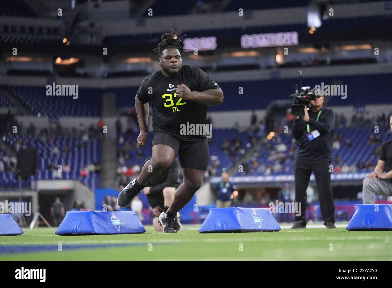 Tennessee defensive lineman Elijah Simmons runs a drill at the NFL ...