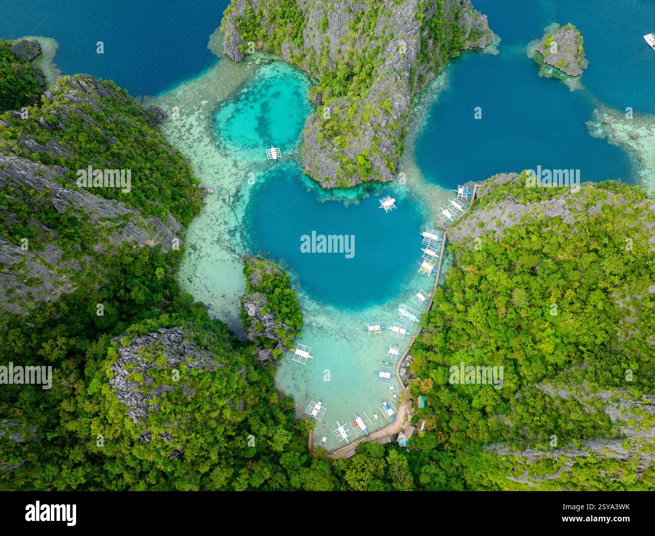 Island hopping tourist boats over hi-res stock photography and images ...