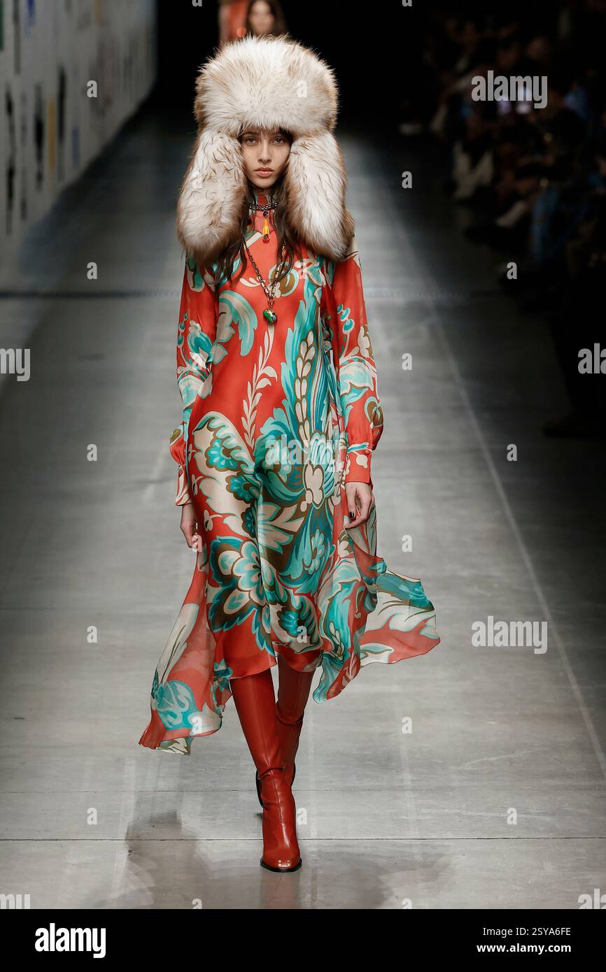 Milan, Italien. 27th Feb, 2025. ETRO Autumn-Winter 2025 runway during ...