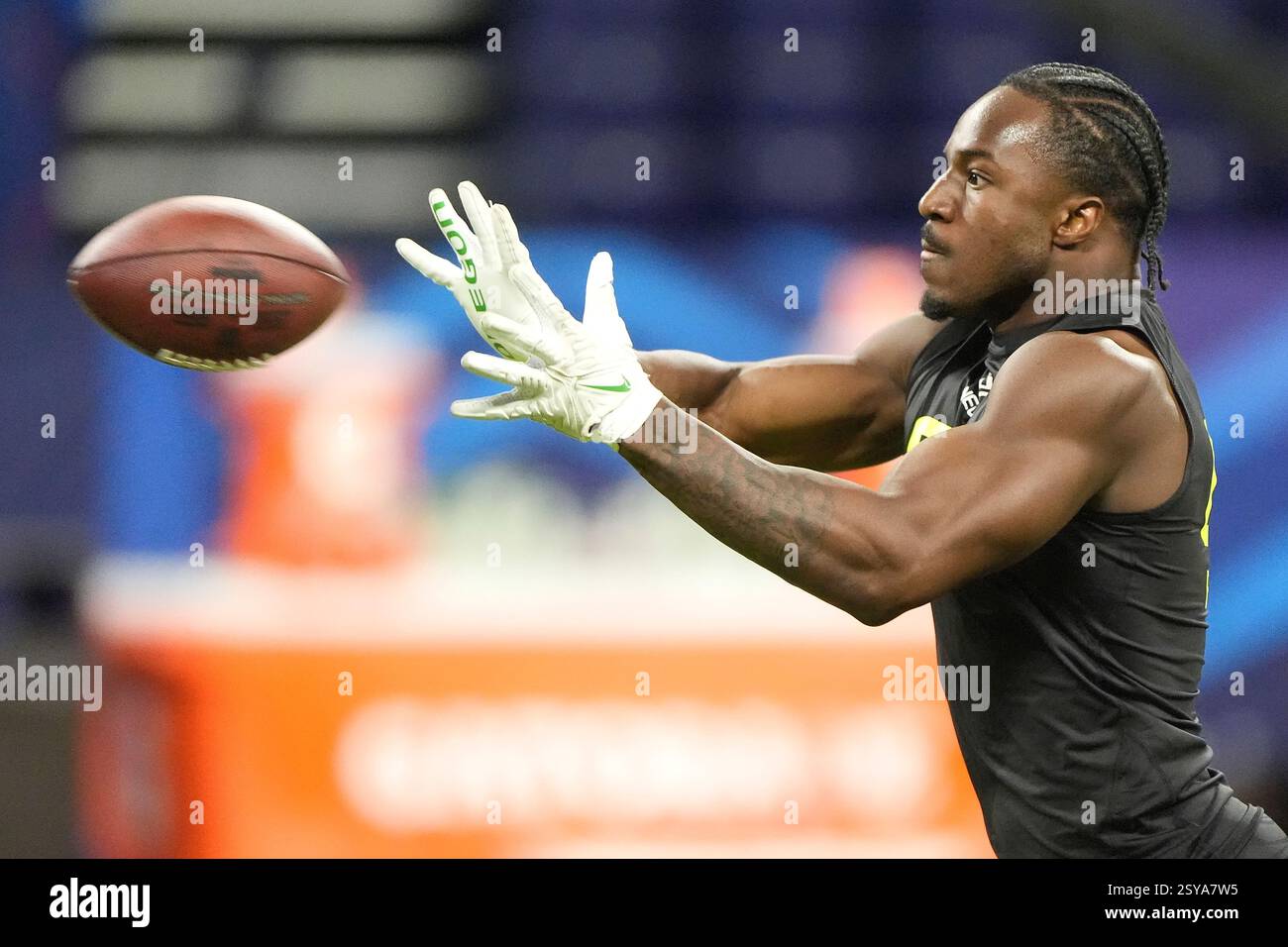 Oregon linebacker Jeffrey Bassa participates in a drill at the NFL ...