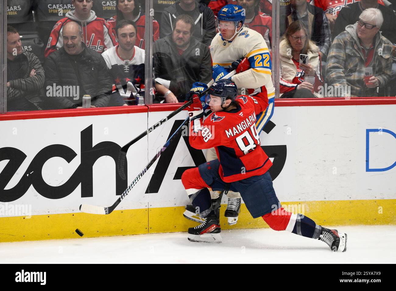 Washington Capitals left wing Andrew Mangiapane (88) and St. Louis ...