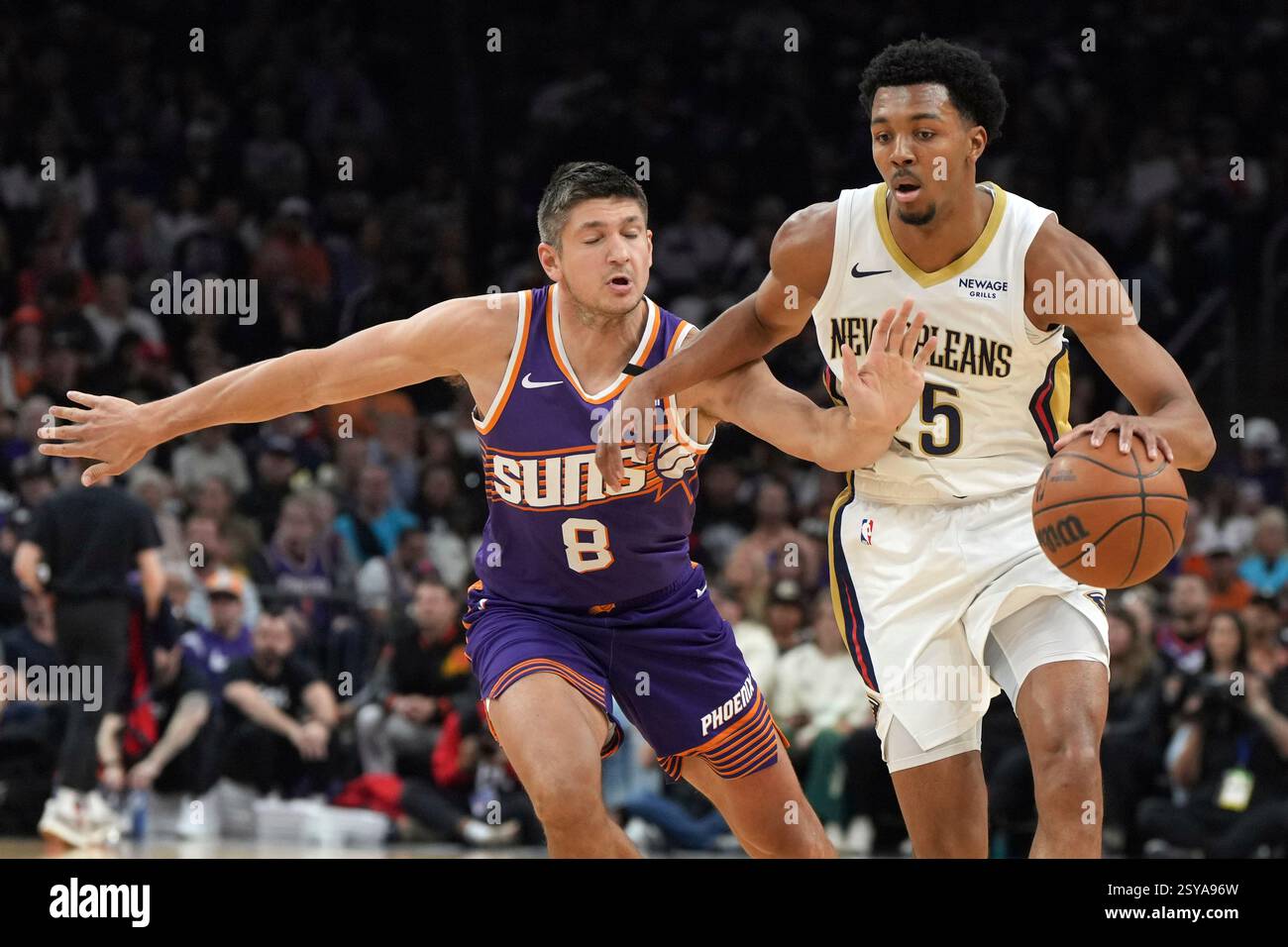New Orleans Pelicans guard Trey Murphy III (25) drives past Phoenix ...