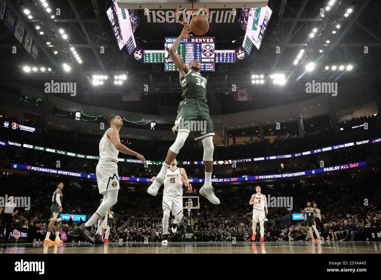 Milwaukee Bucks' Giannis Antetokounmpo dunks during the second half of ...