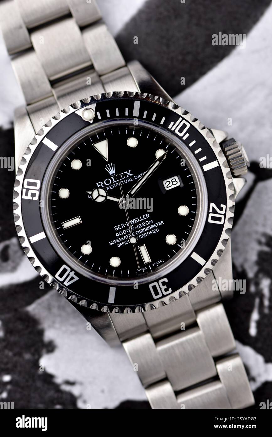 Rolex perpetual gold watches hi-res stock photography and images - Alamy