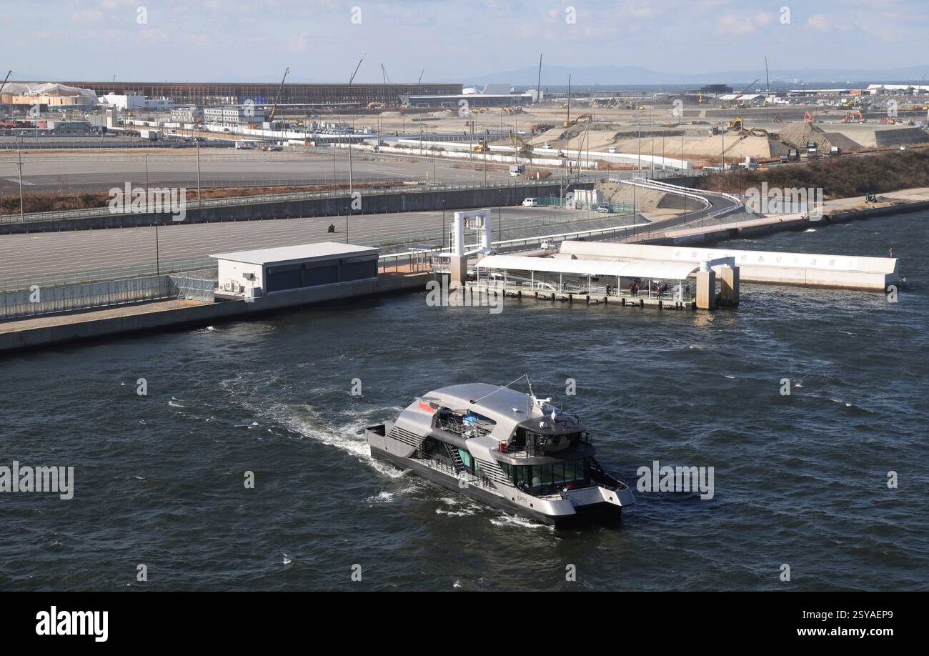 A photo shows the hydrogen fuel cell ship "Mahoroba," which means ...