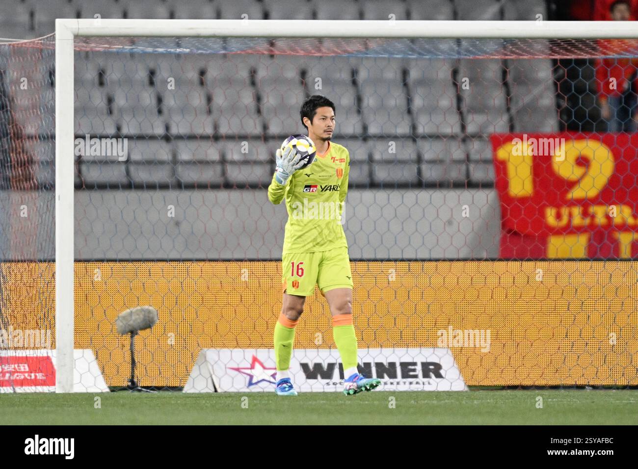Ajinomoto Stadium, Tokyo, Japan. 26th Feb, 2025. Yohei Takeda (Grampus ...