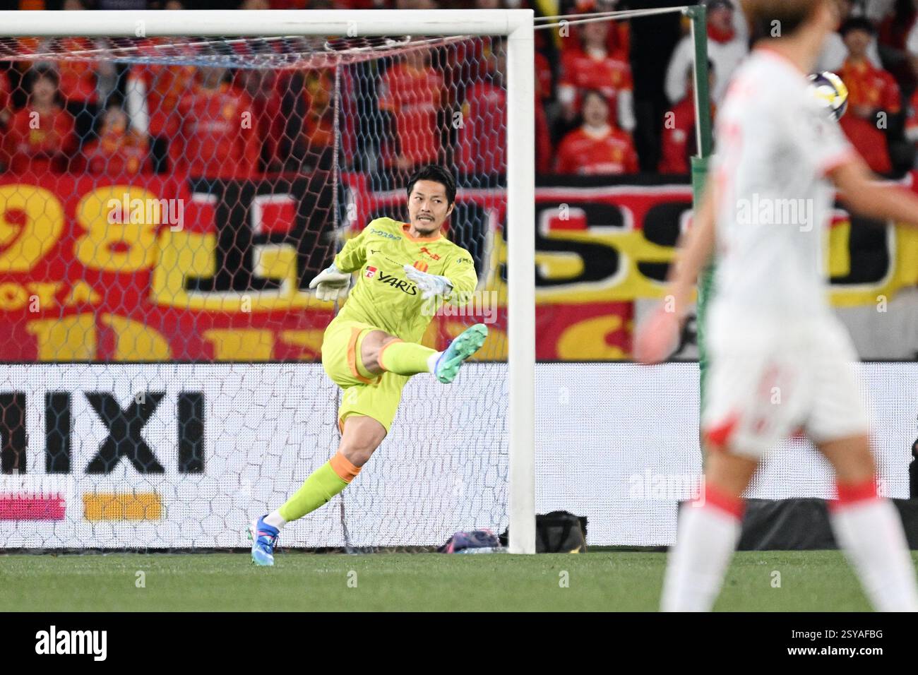 Ajinomoto Stadium, Tokyo, Japan. 26th Feb, 2025. Yohei Takeda (Grampus ...
