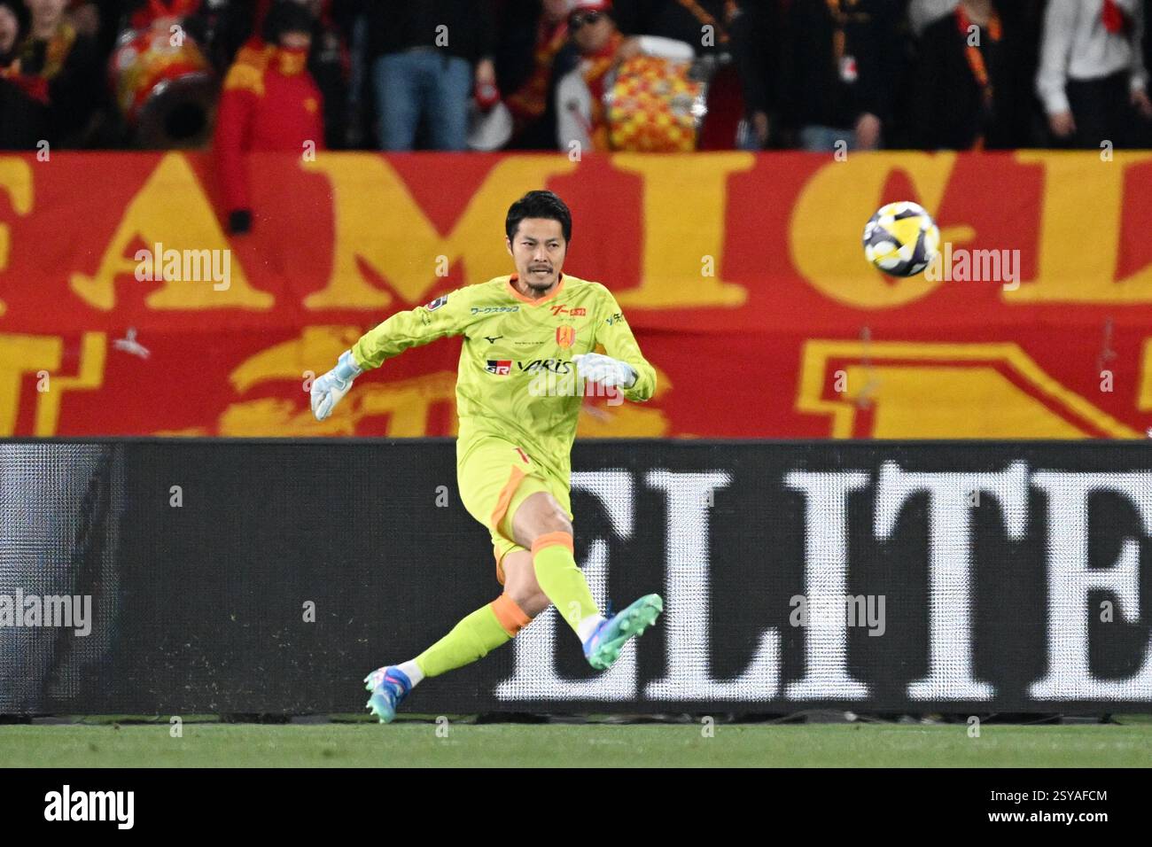 Ajinomoto Stadium, Tokyo, Japan. 26th Feb, 2025. Yohei Takeda (Grampus ...