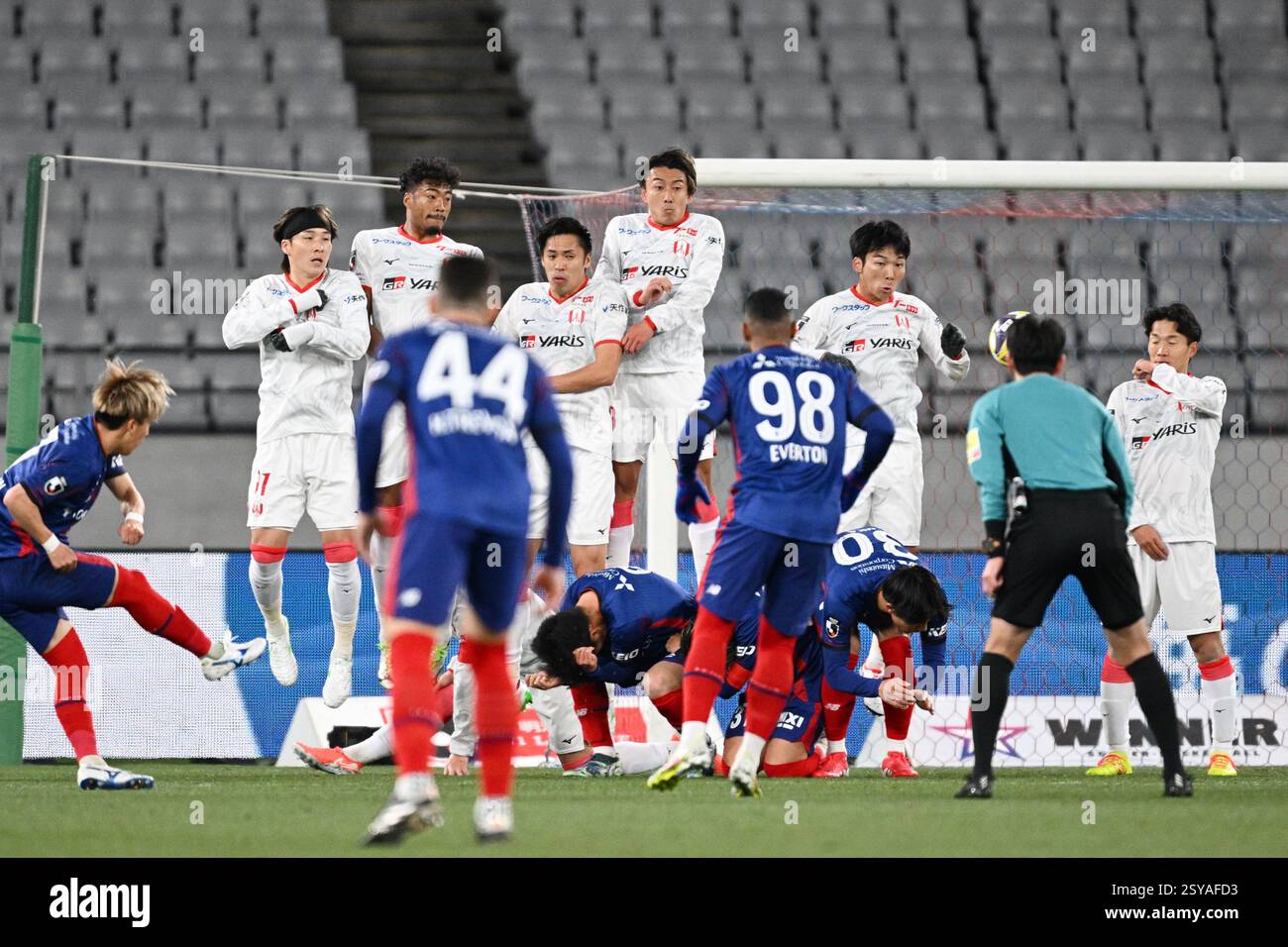 Ajinomoto Stadium, Tokyo, Japan. 26th Feb, 2025. FCFC Tokyo team group, Nagoya Grampus team ...
