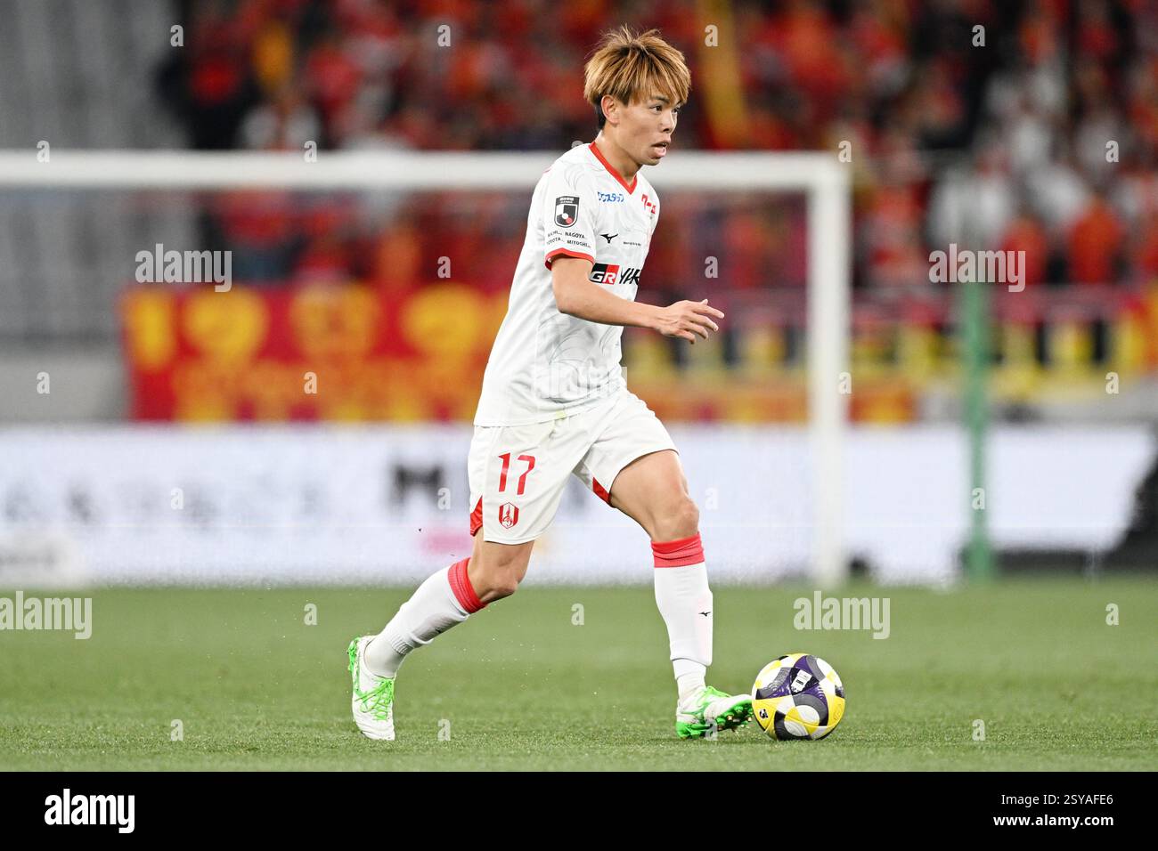 Ajinomoto Stadium, Tokyo, Japan. 26th Feb, 2025. Takuya Uchida (Grampus ...