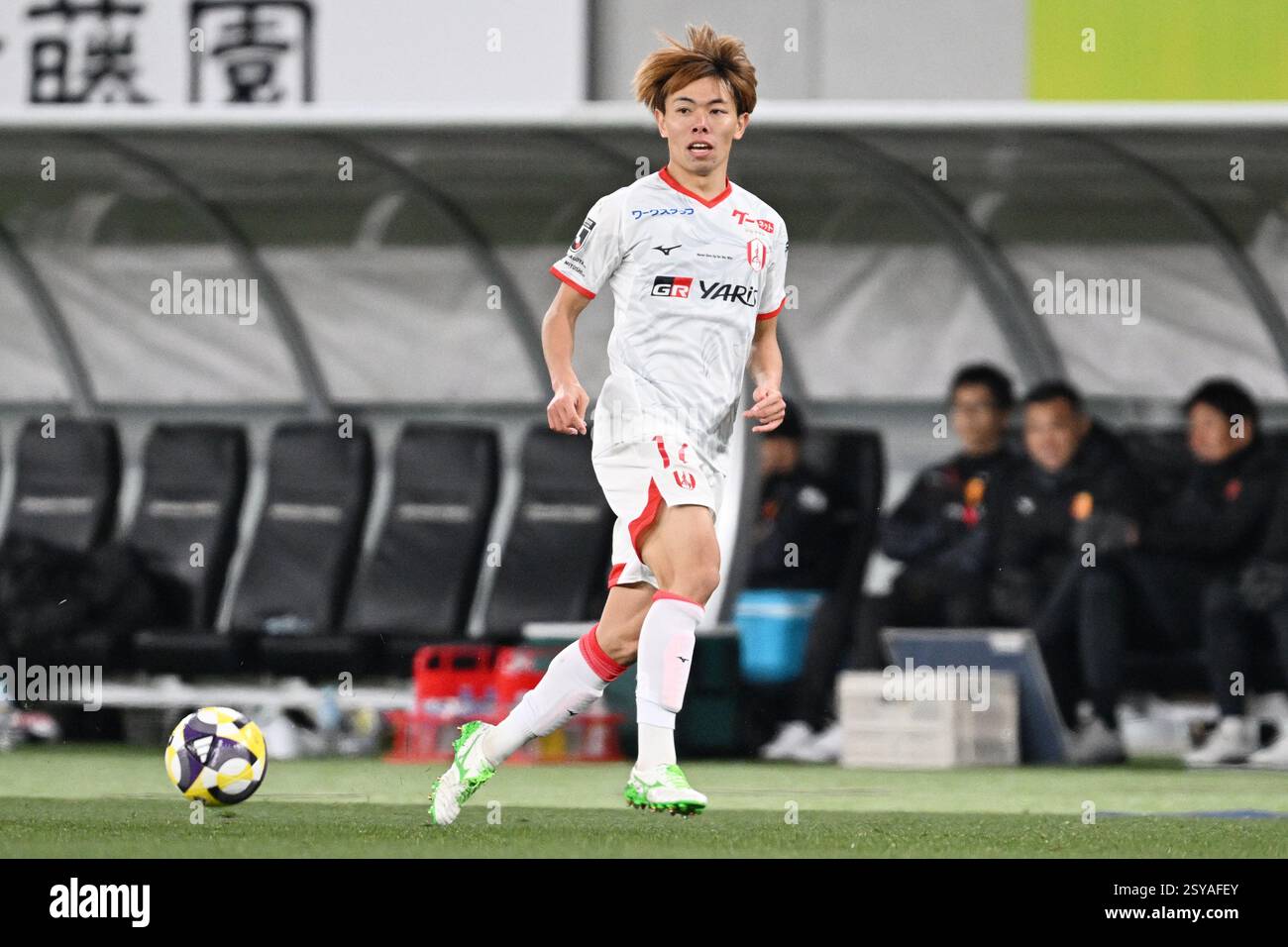 Ajinomoto Stadium, Tokyo, Japan. 26th Feb, 2025. Takuya Uchida (Grampus ...