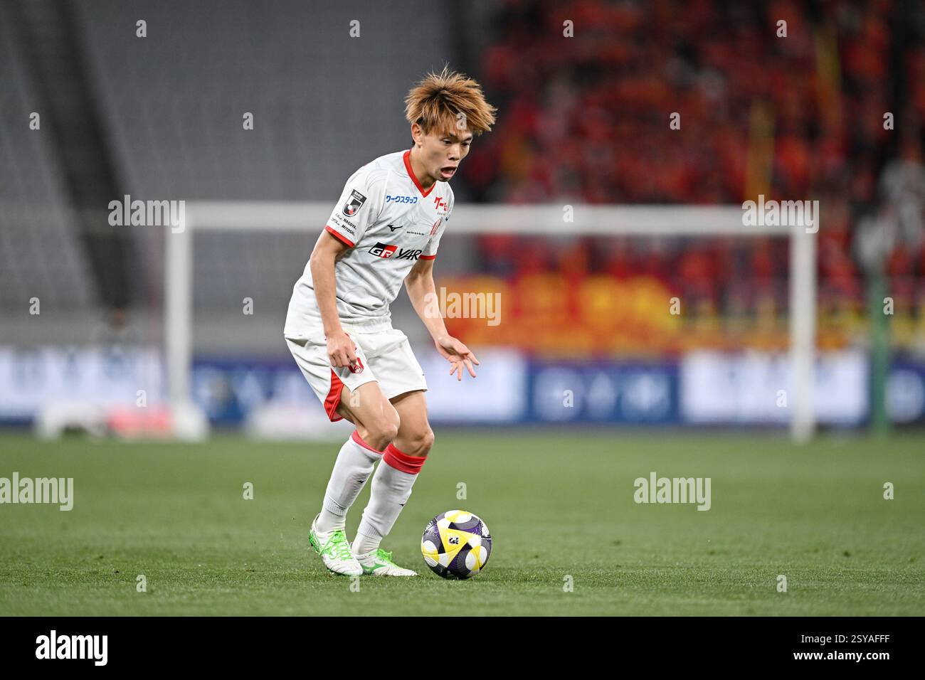 Ajinomoto Stadium, Tokyo, Japan. 26th Feb, 2025. Takuya Uchida (Grampus ...