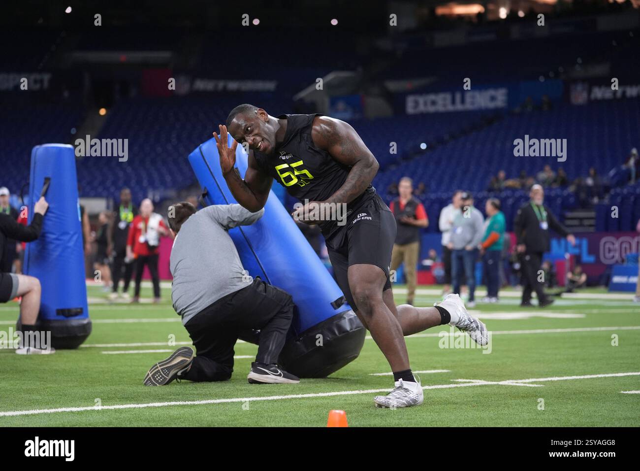 Arkansas defensive lineman Landon Jackson stretches before he runs a ...