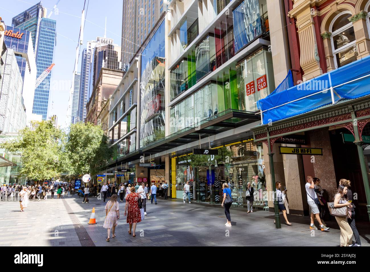 Sydney city centre, pedestrianised shopping area Pitt street with shops ...